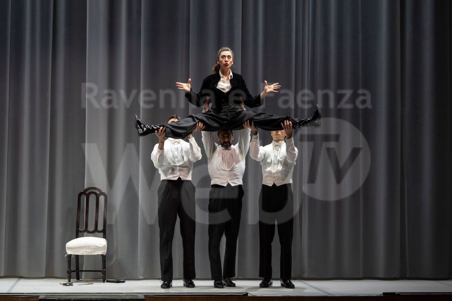Teatro Masini, Faenza: Virginia Raffaele in "Samusà" - Ravenna Web Tv