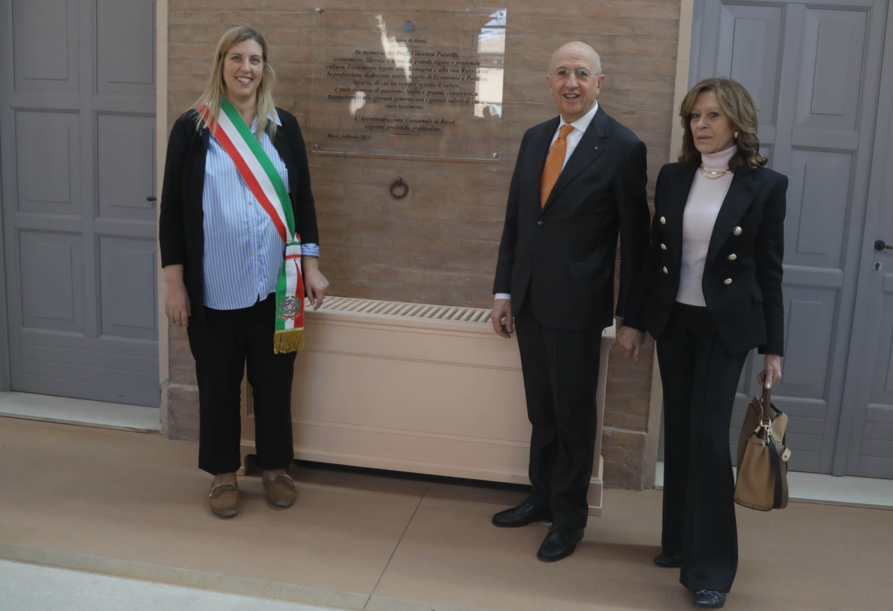Russi: Inaugurata la targa dedicata al Prof. Vincenzo Patuelli ...