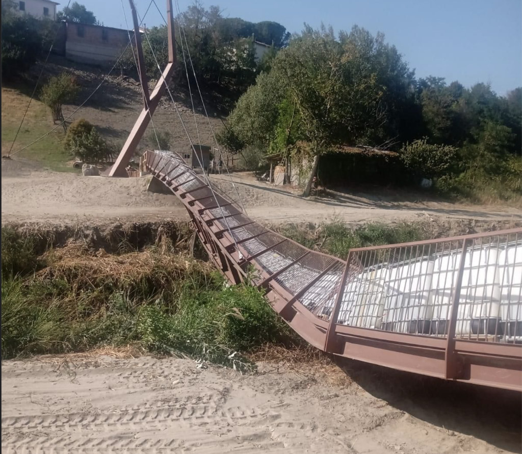 Crollata la passerella pedonale sul Senio di Borgo Rivola - Ravenna Web Tv