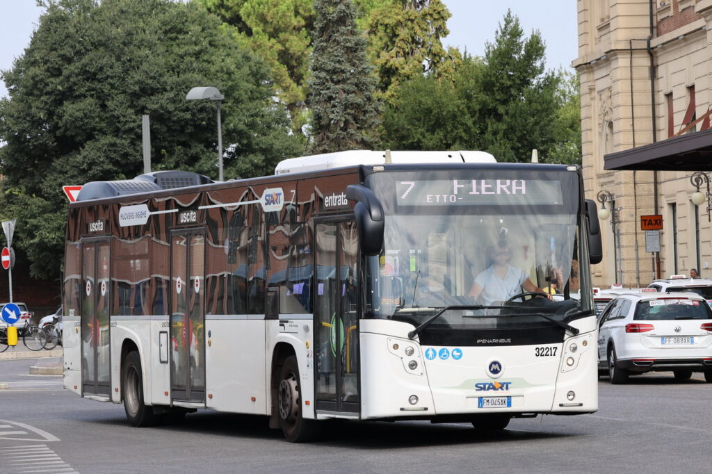 Ancisi (LpRa): Bus da 12 metri contromano o sulla corsia opposta in ...