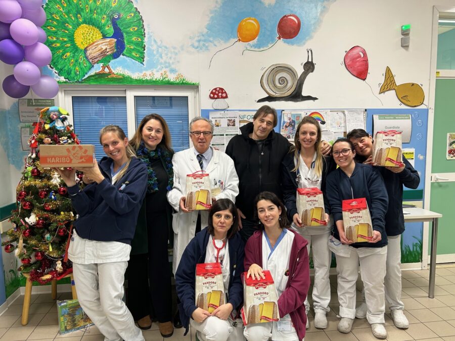 Pandori e panettoni alla Pediatria di Ravenna dall’Associazione Enogà ...