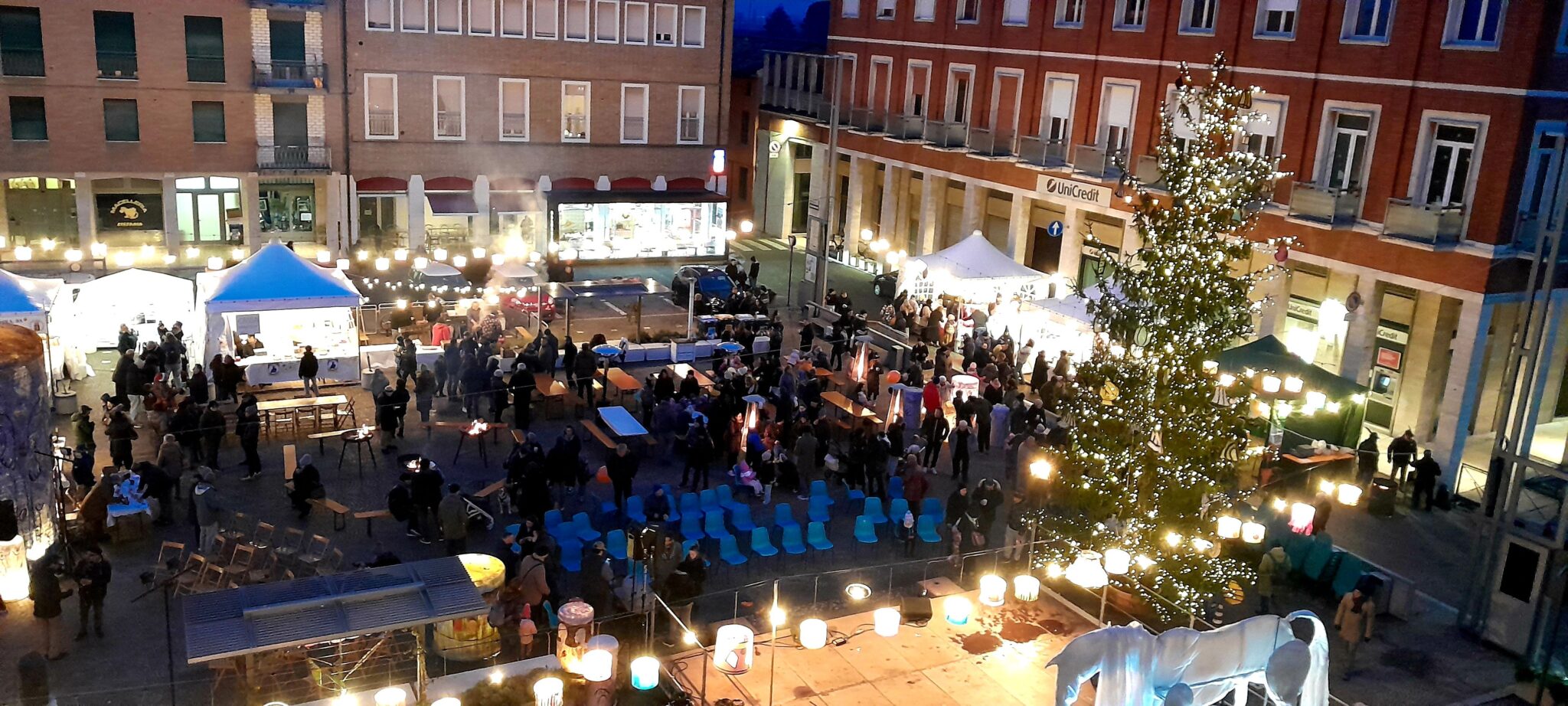 Cotignola accoglie il nuovo anno con il tradizionale «E trèb in piàza ...